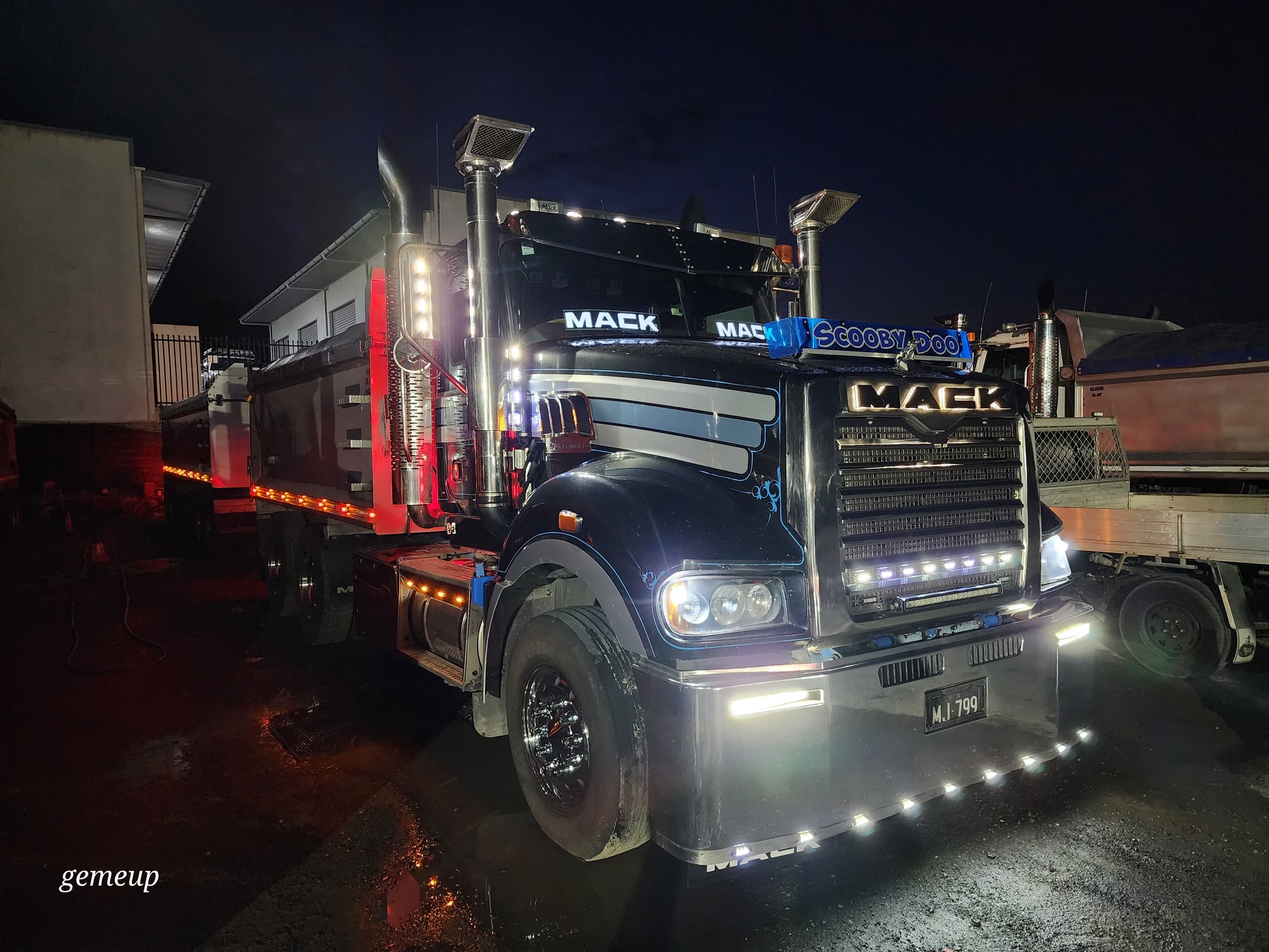MACK 12v Banners – Truckin Good Accessories